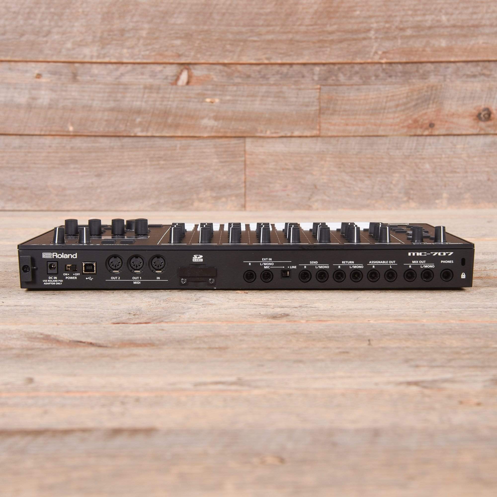 Roland MC-707 Groovebox Drum Machine – Chicago Music Exchange