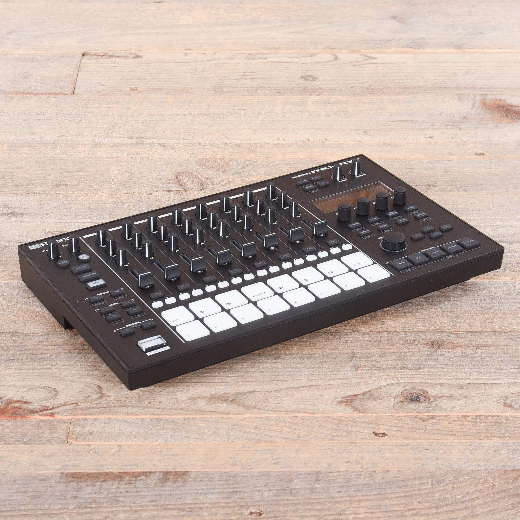 Roland MC-707 Groovebox Drum Machine – Chicago Music Exchange
