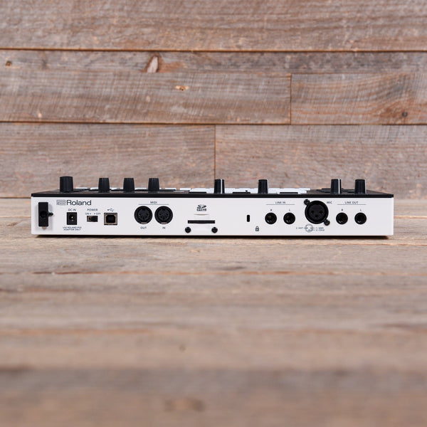 Roland Verselab MV-1 Music Workstation – Chicago Music Exchange