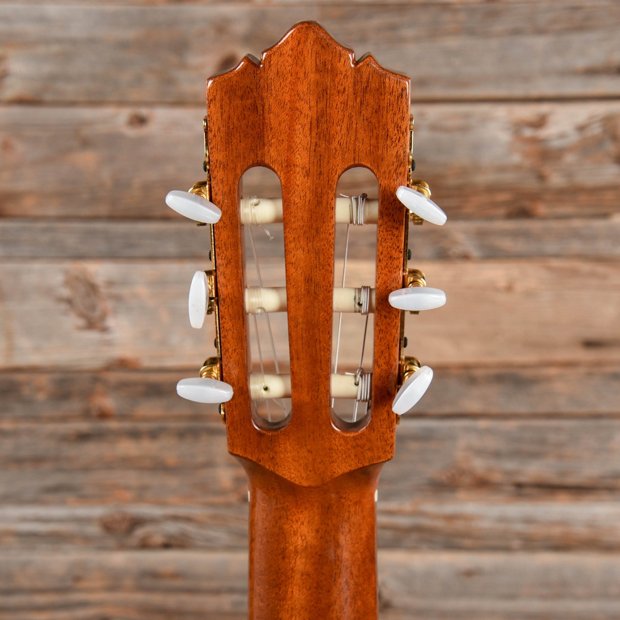 Ruben Flores Model 400 Cedar Natural – Chicago Music Exchange
