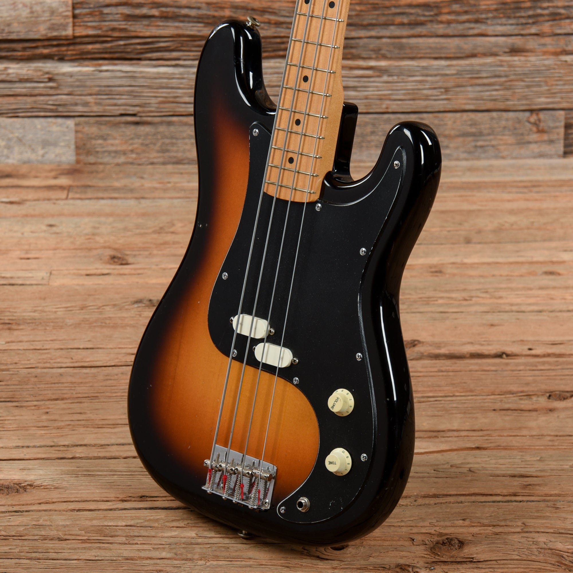 Squier Bullet Bass Sunburst 1984 – Chicago Music Exchange