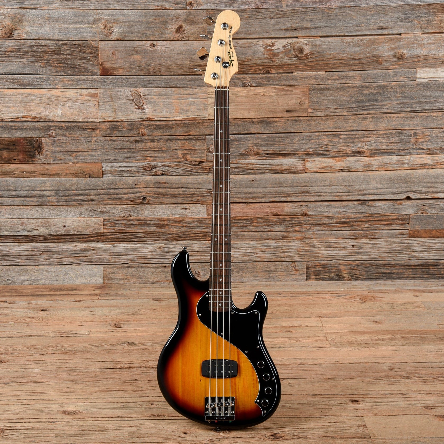Squier Deluxe Dimension Bass IV Sunburst 2015 – Chicago Music Exchange