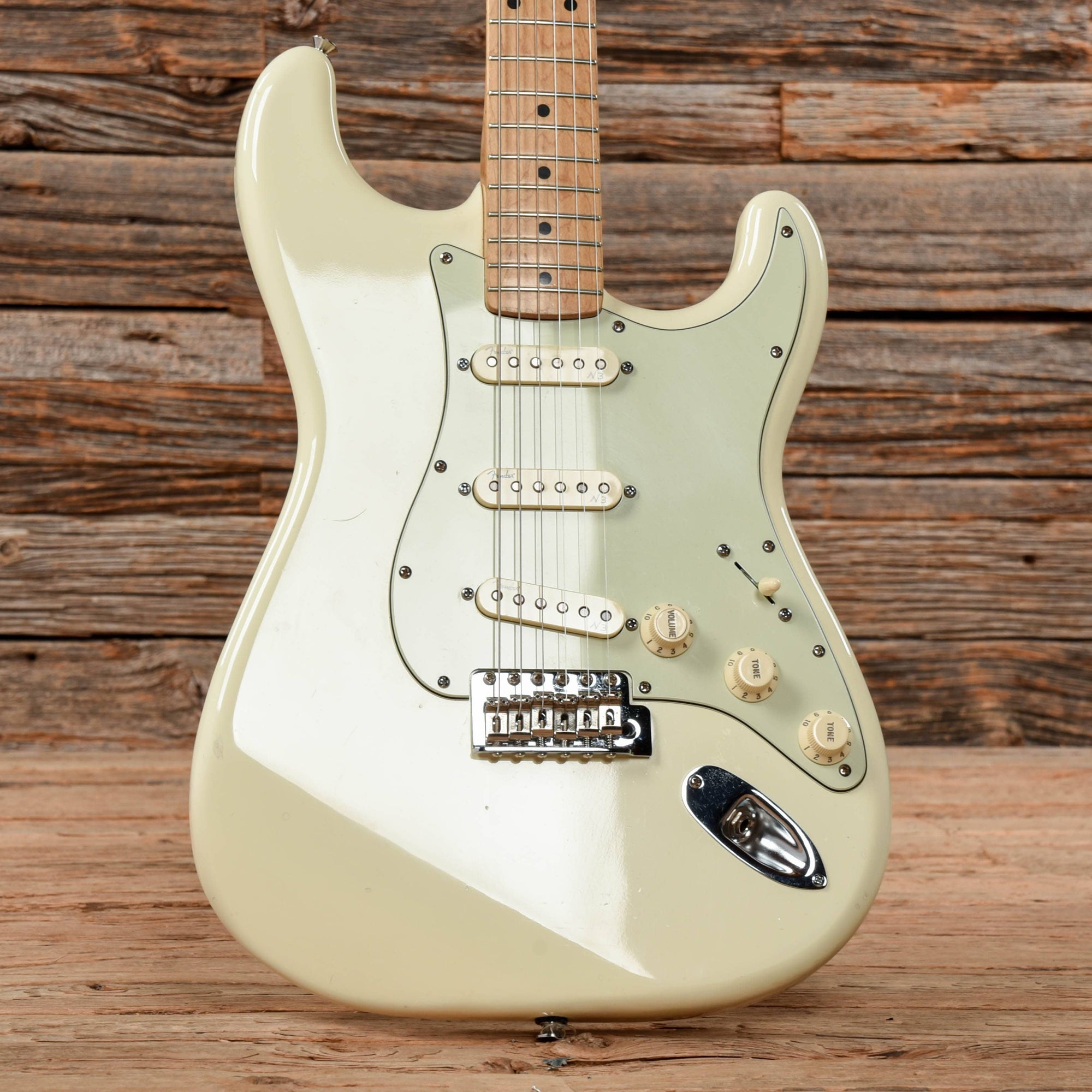 Squier Japan Stratocaster White – Chicago Music Exchange