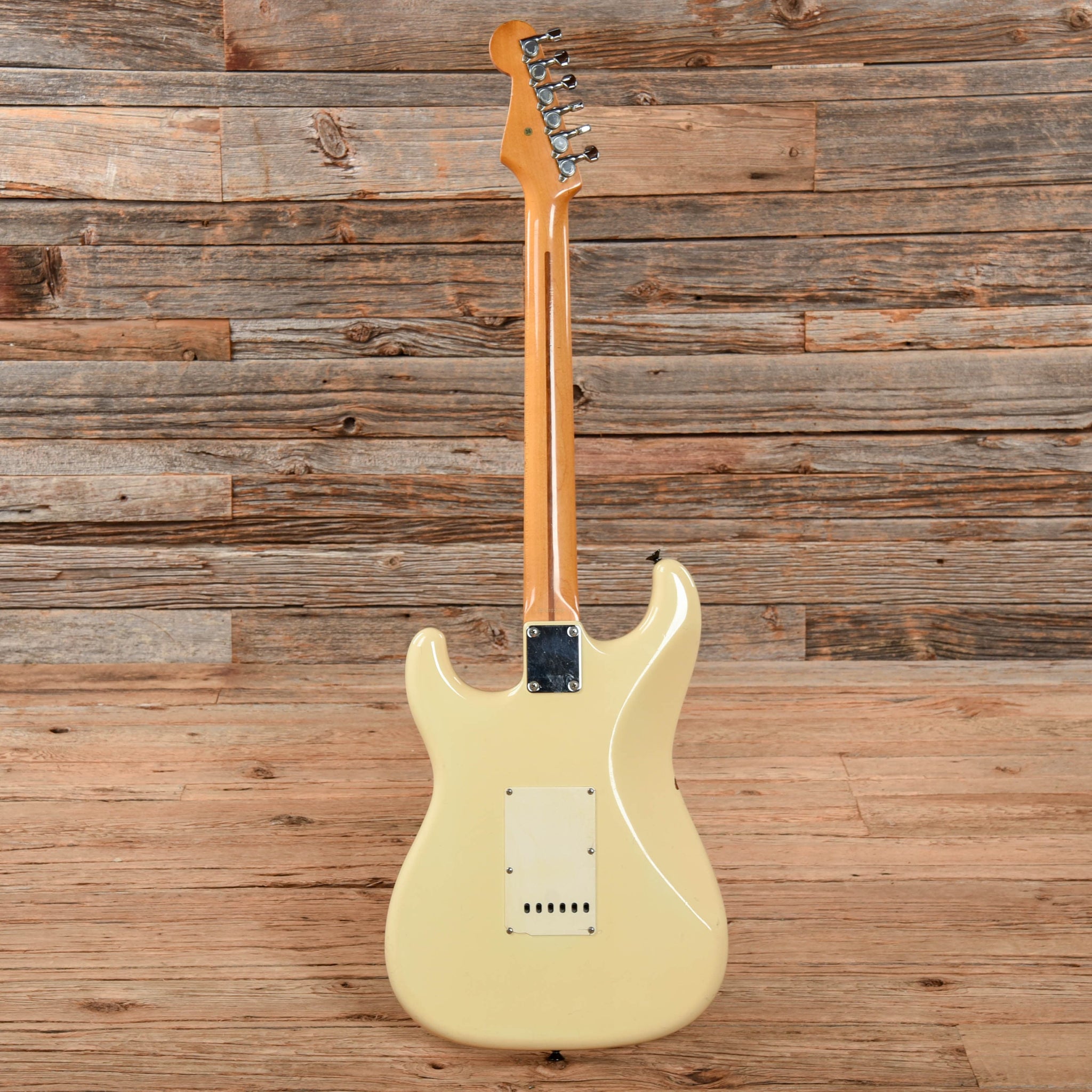 Squier Standard Stratocaster Arctic White 1980s – Chicago Music Exchange