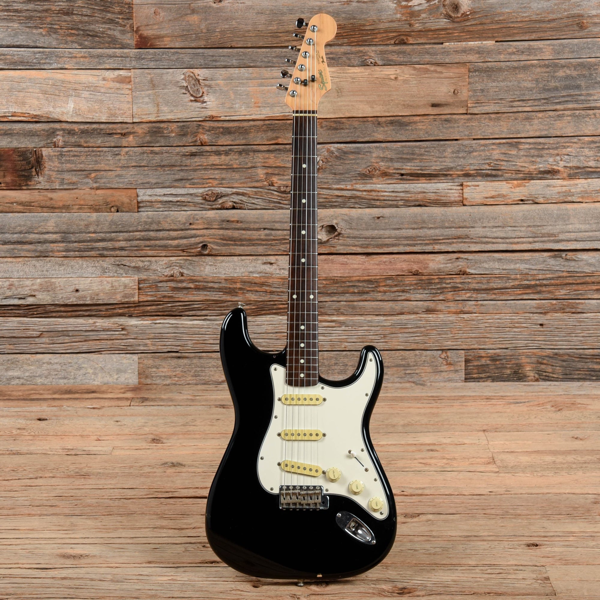 Squier Standard Stratocaster Black 1987 – Chicago Music Exchange