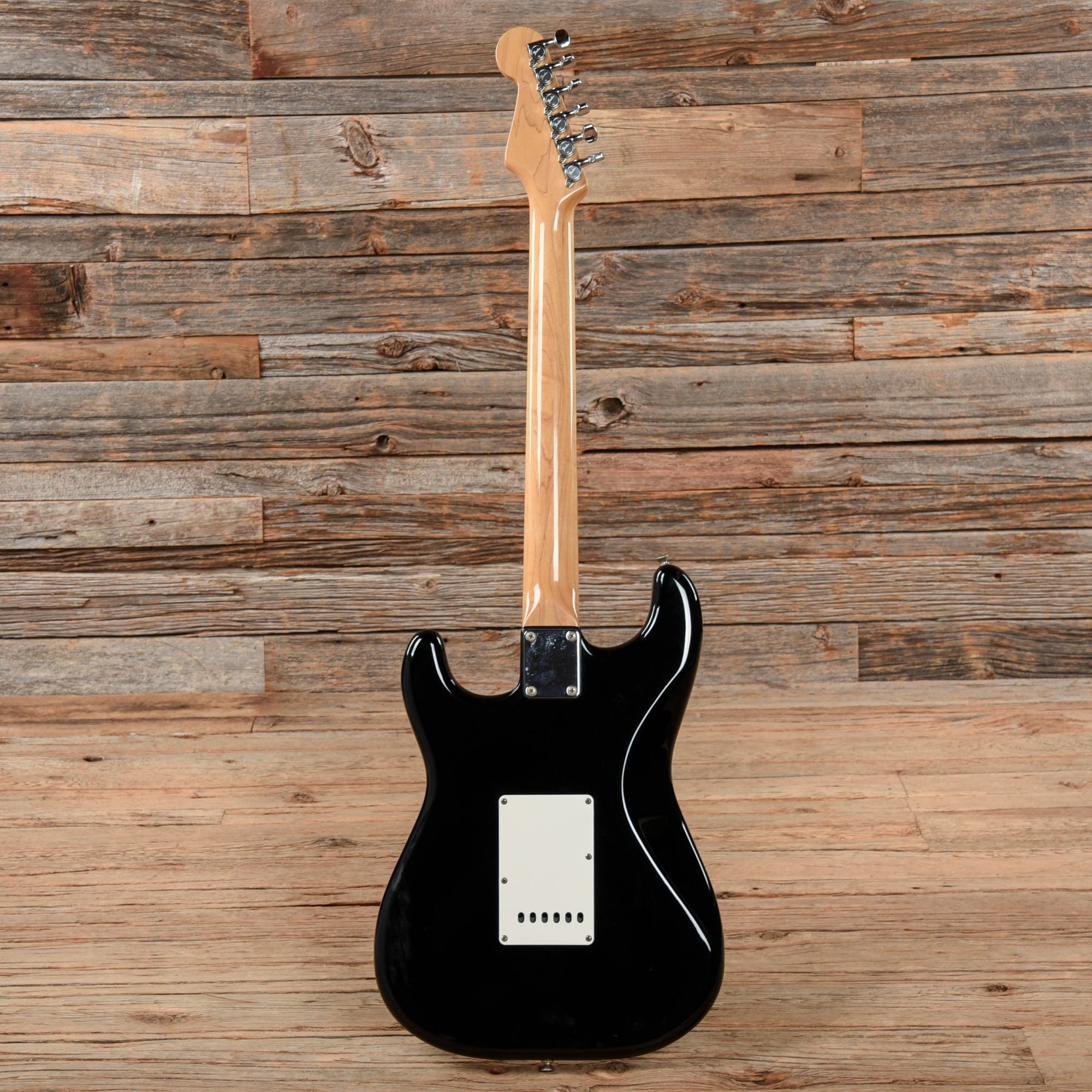 Squier Standard Stratocaster Black 1987 – Chicago Music Exchange