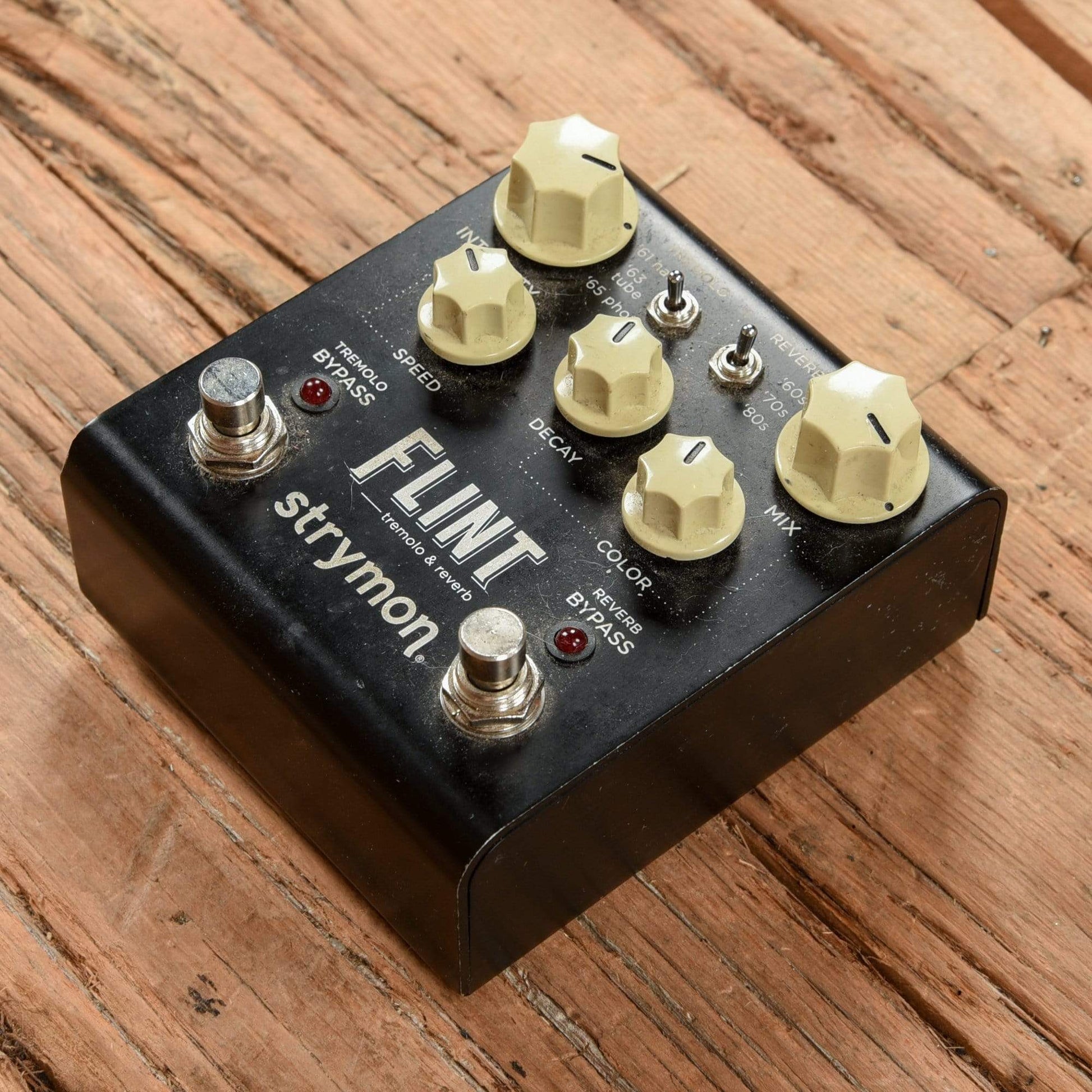 Strymon Flint Tremolo & Reverb Pedal – Chicago Music Exchange