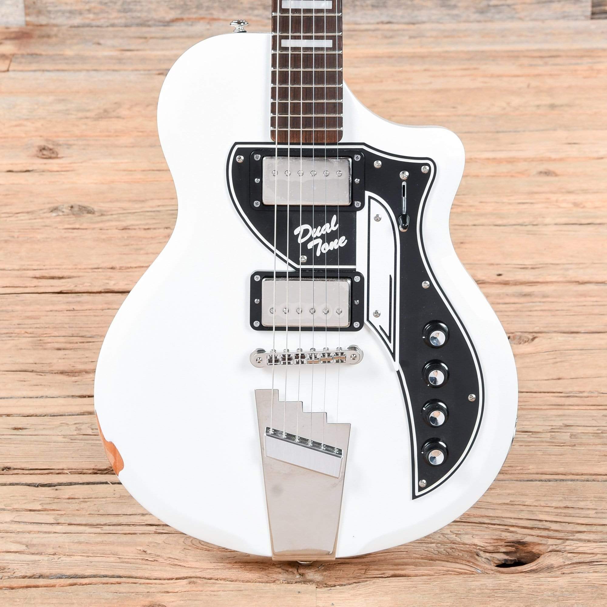 Supro David Bowie 1961 Dual Tone Hardtail – Chicago Music Exchange