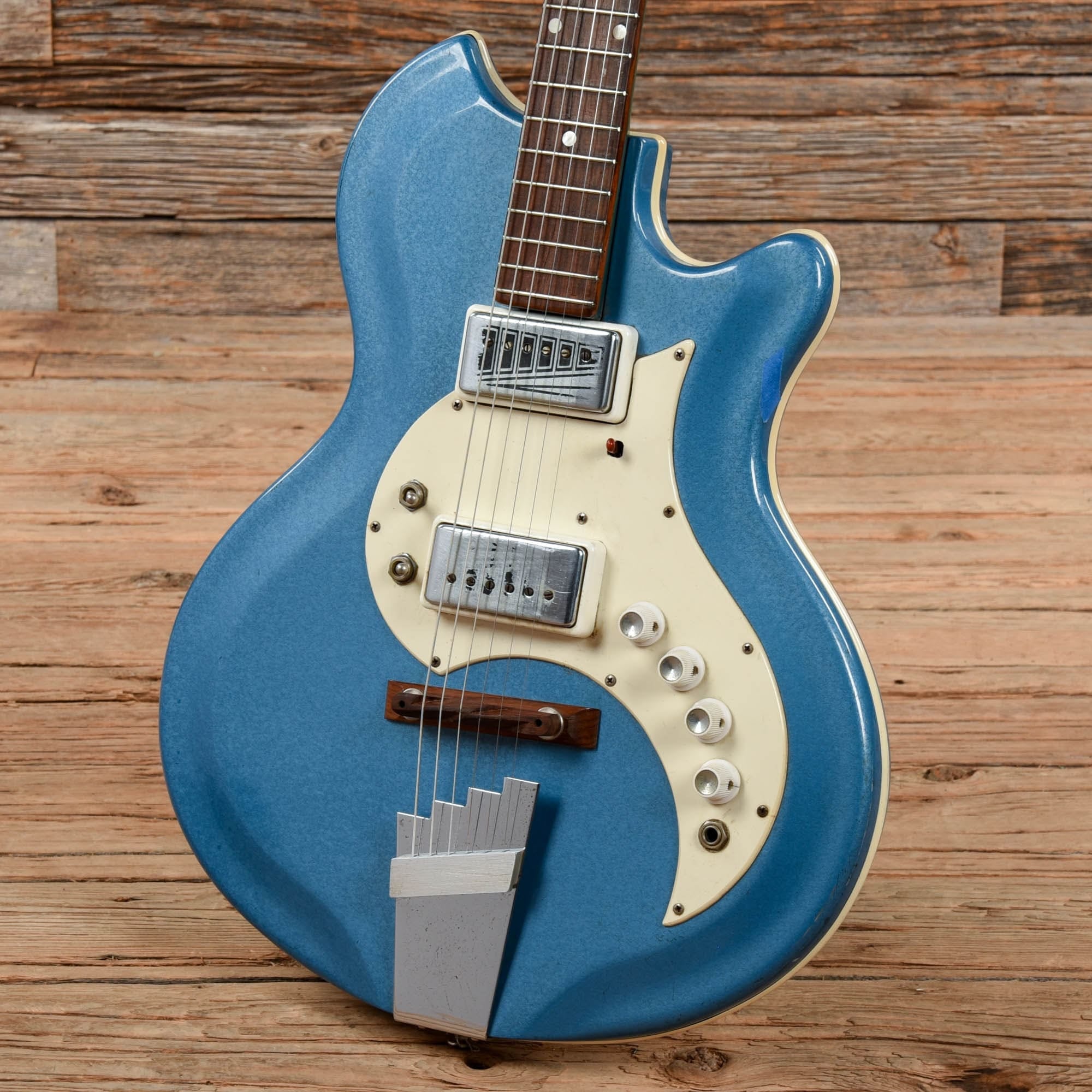 Supro Model S440 Tremo-Lectric Wedgewood Blue 1965 – Chicago Music Exchange