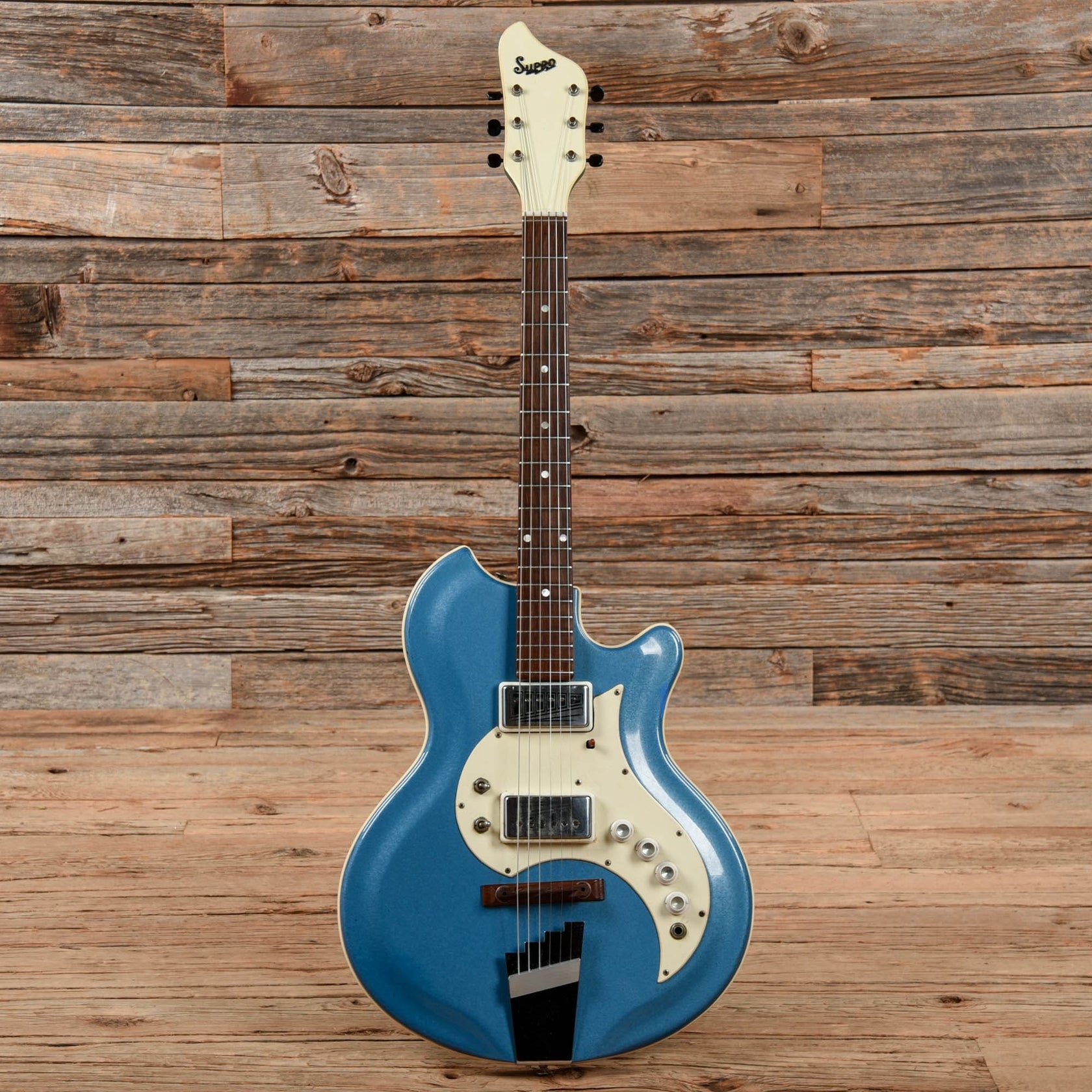 Supro Model S440 Tremo-Lectric Wedgewood Blue 1965 – Chicago Music Exchange