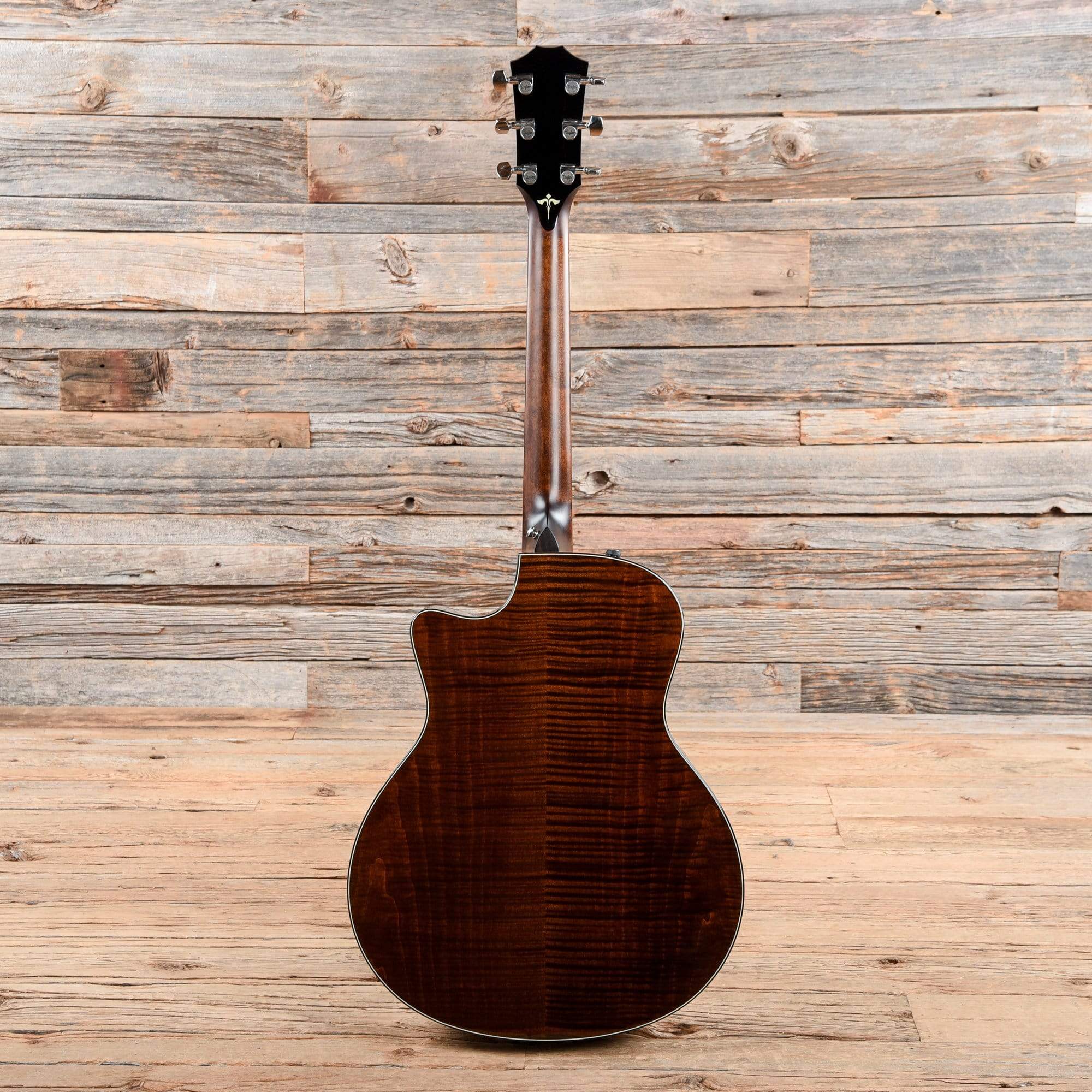 Taylor 616ce Grand Symphony Natural 2016 – Chicago Music Exchange