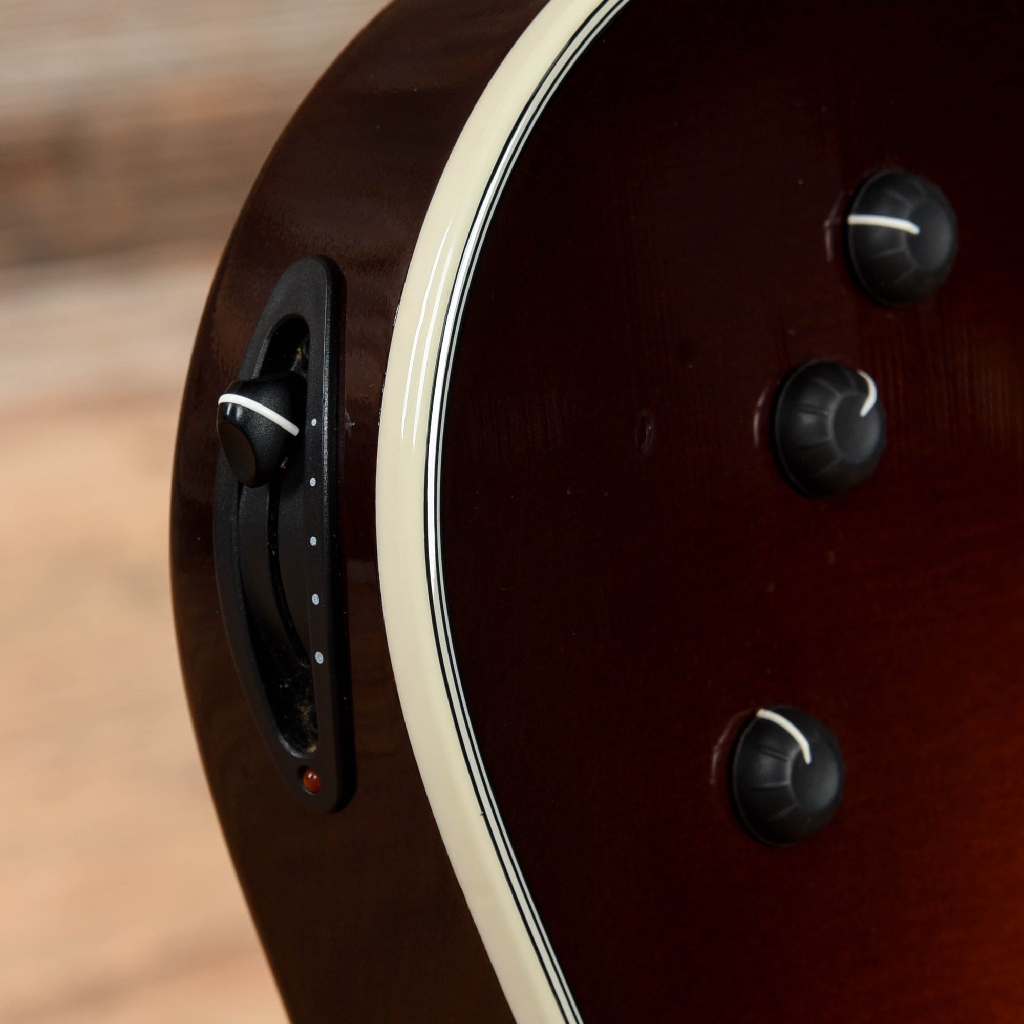 Taylor T5-S Standard Spruce Sunburst 2005 – Chicago Music Exchange