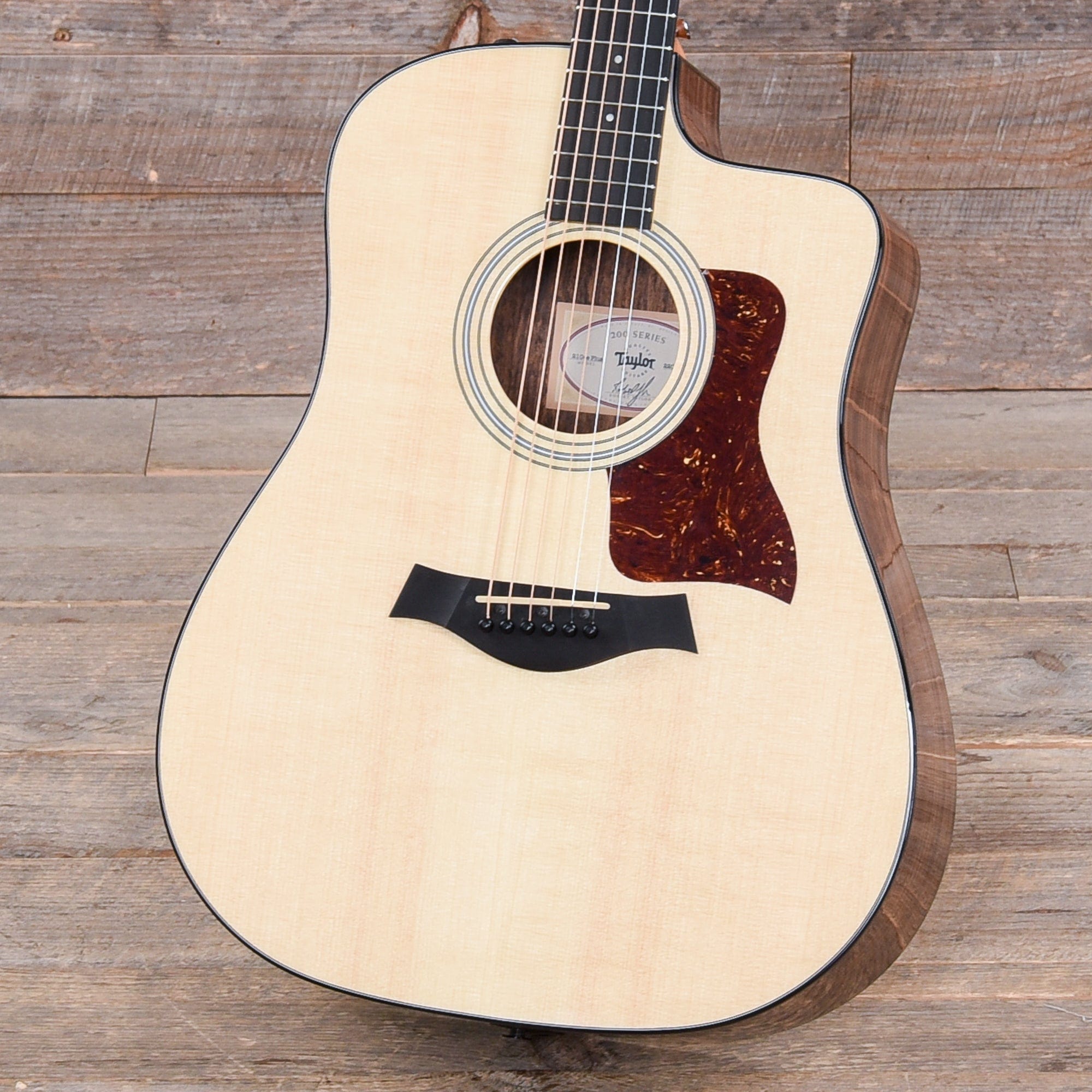 Taylor 210ce Plus Dreadnought Sitka/Rosewood Natural ES2 – Chicago Music Exchange