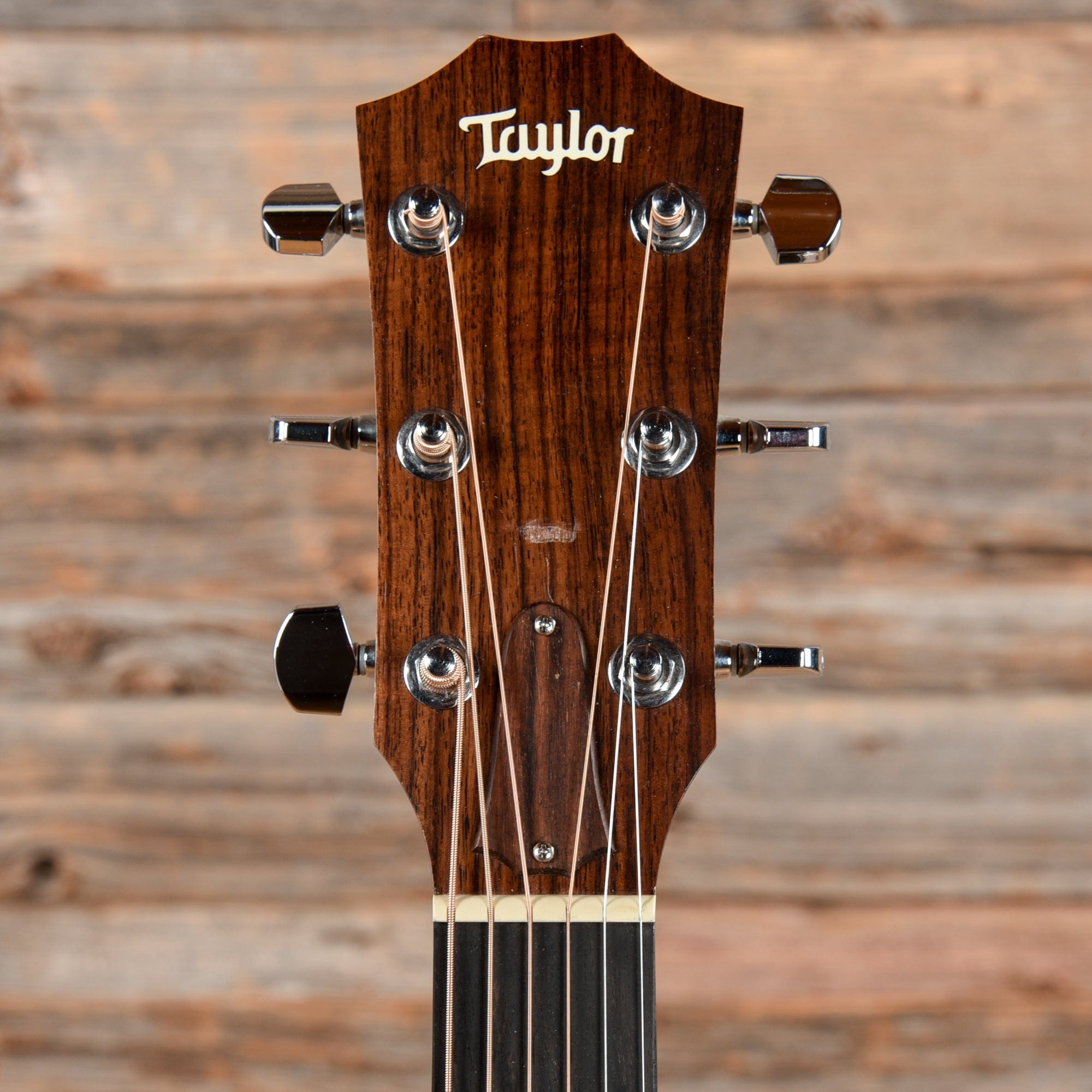 Taylor 210e Natural 2009 – Chicago Music Exchange