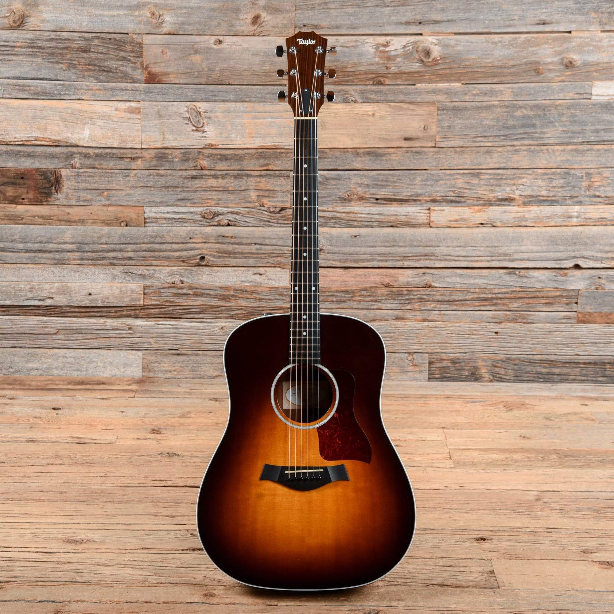 Taylor 210e-SB Sunburst 2015 – Chicago Music Exchange