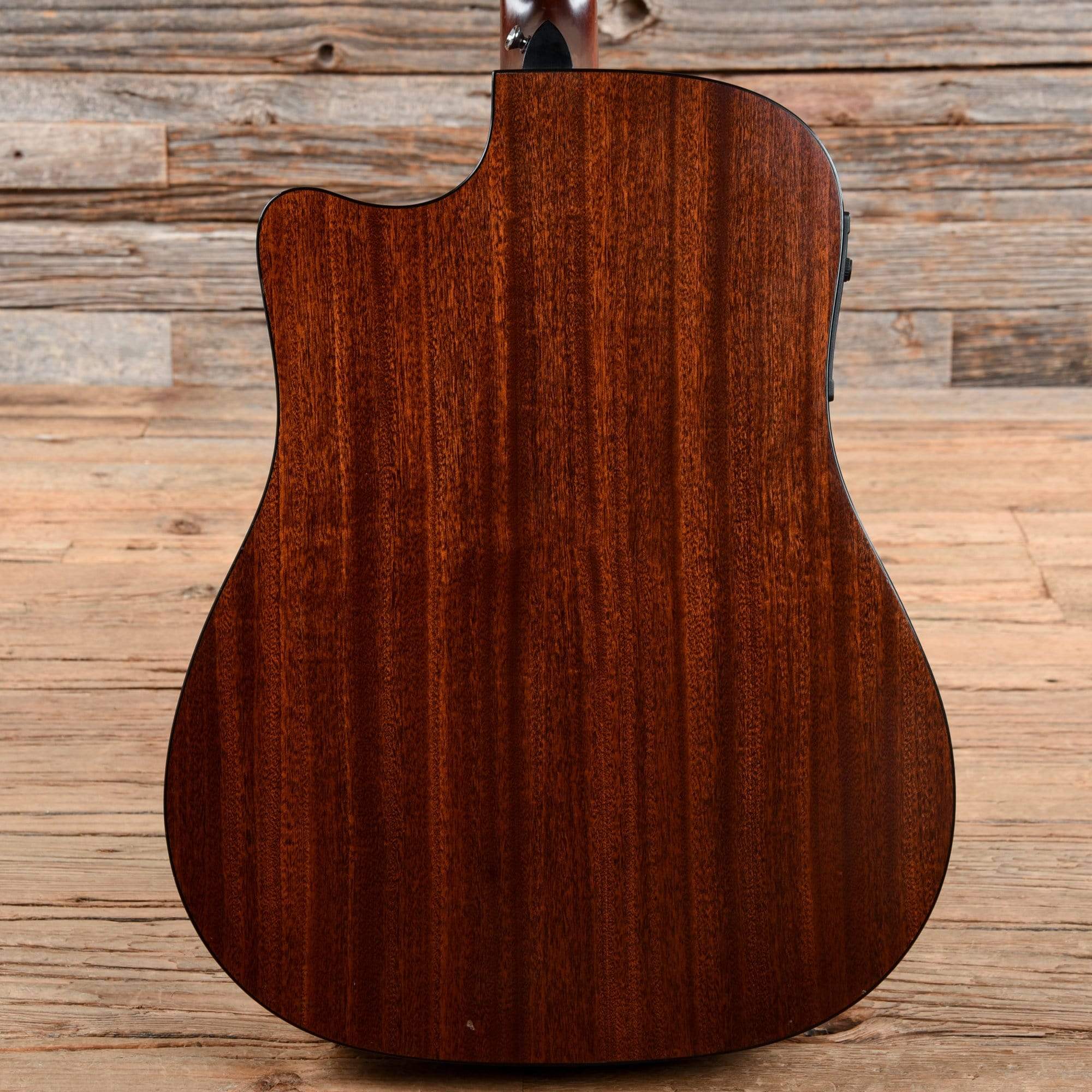 Taylor 310-CE Natural 1999 – Chicago Music Exchange