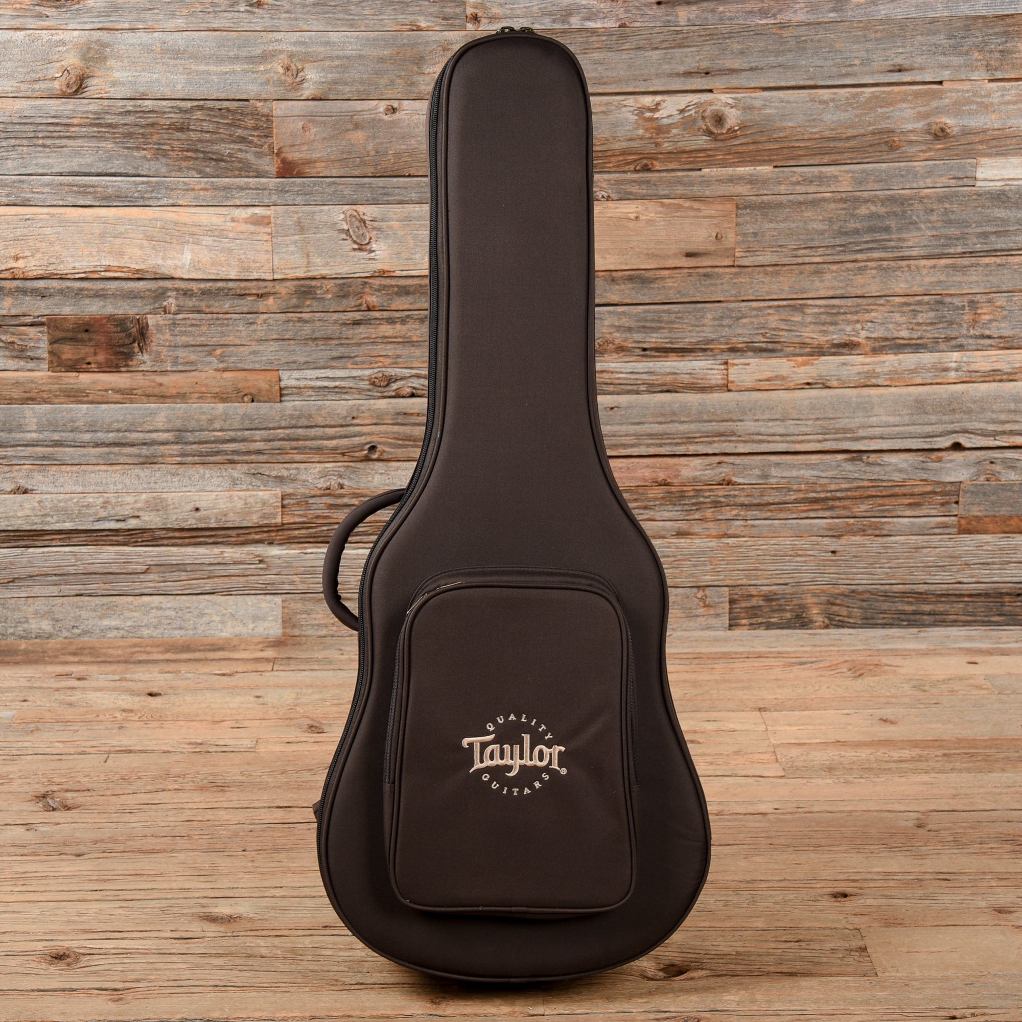 Taylor AD17 American Dream Grand Pacific Blacktop – Chicago Music Exchange