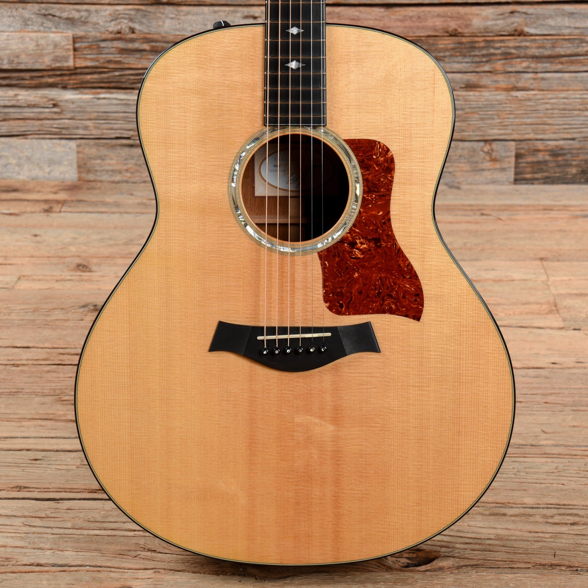 Taylor 518e Natural 2013 – Chicago Music Exchange