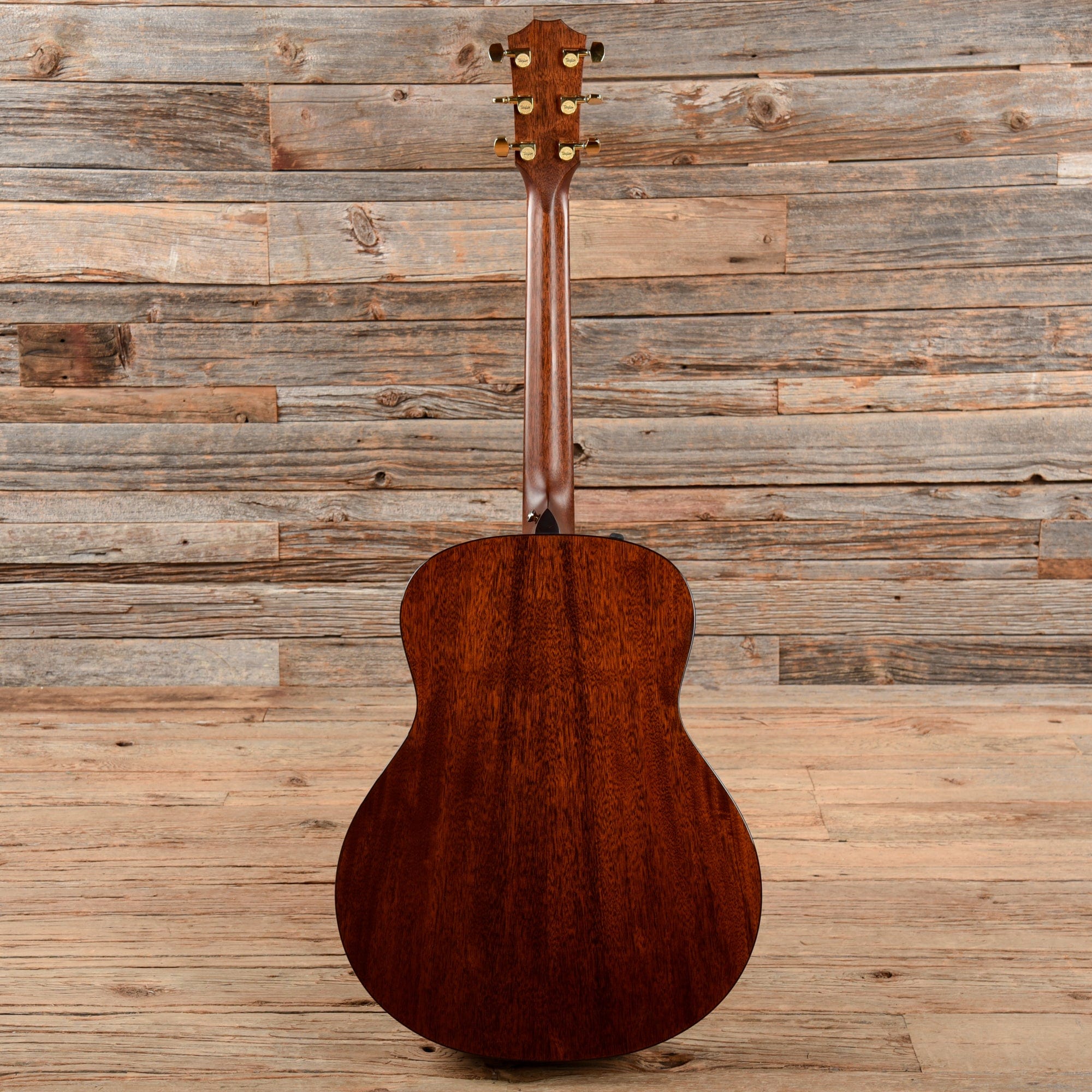 Taylor 518e Natural 2013 – Chicago Music Exchange