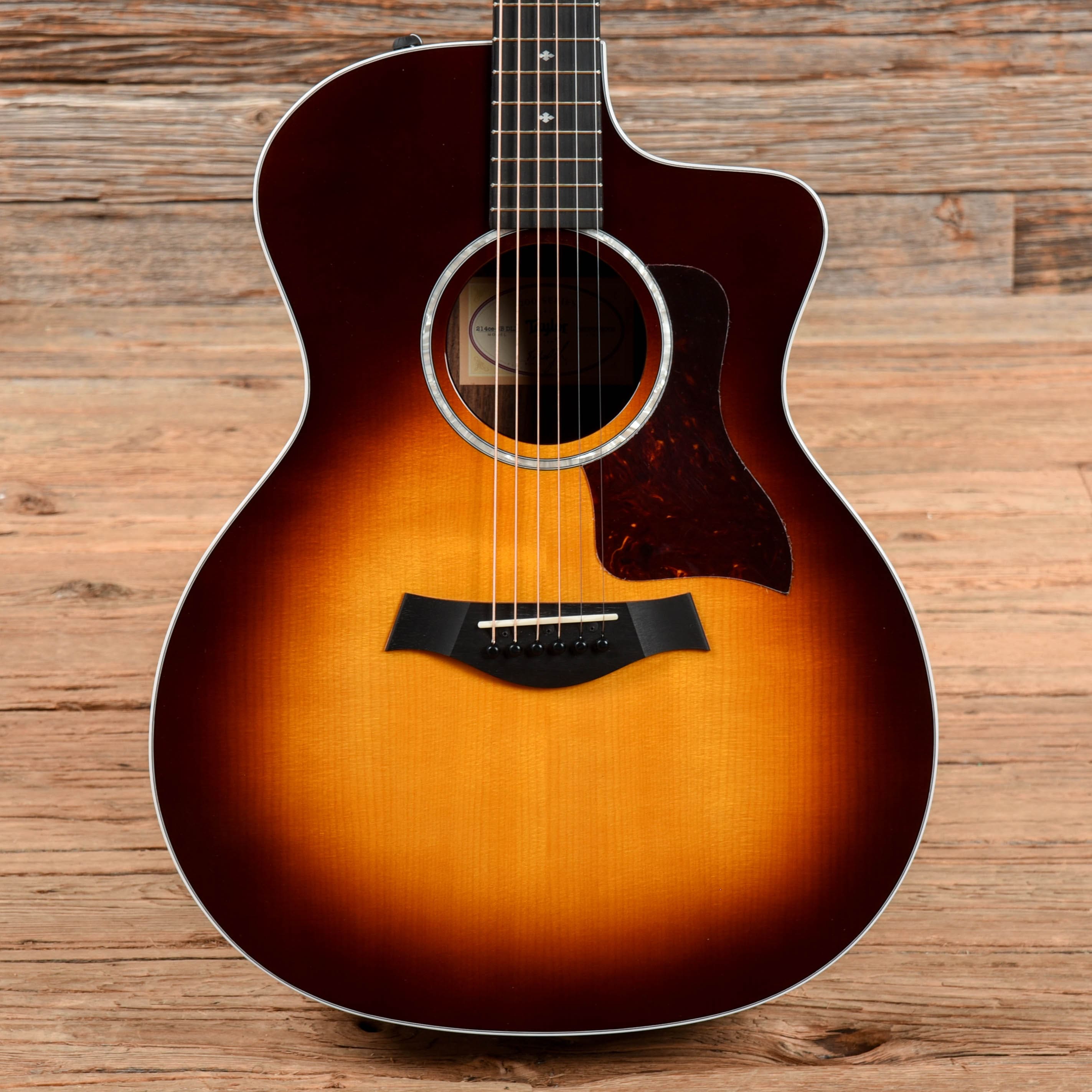 Taylor 214ce DLX Sunburst – Chicago Music Exchange