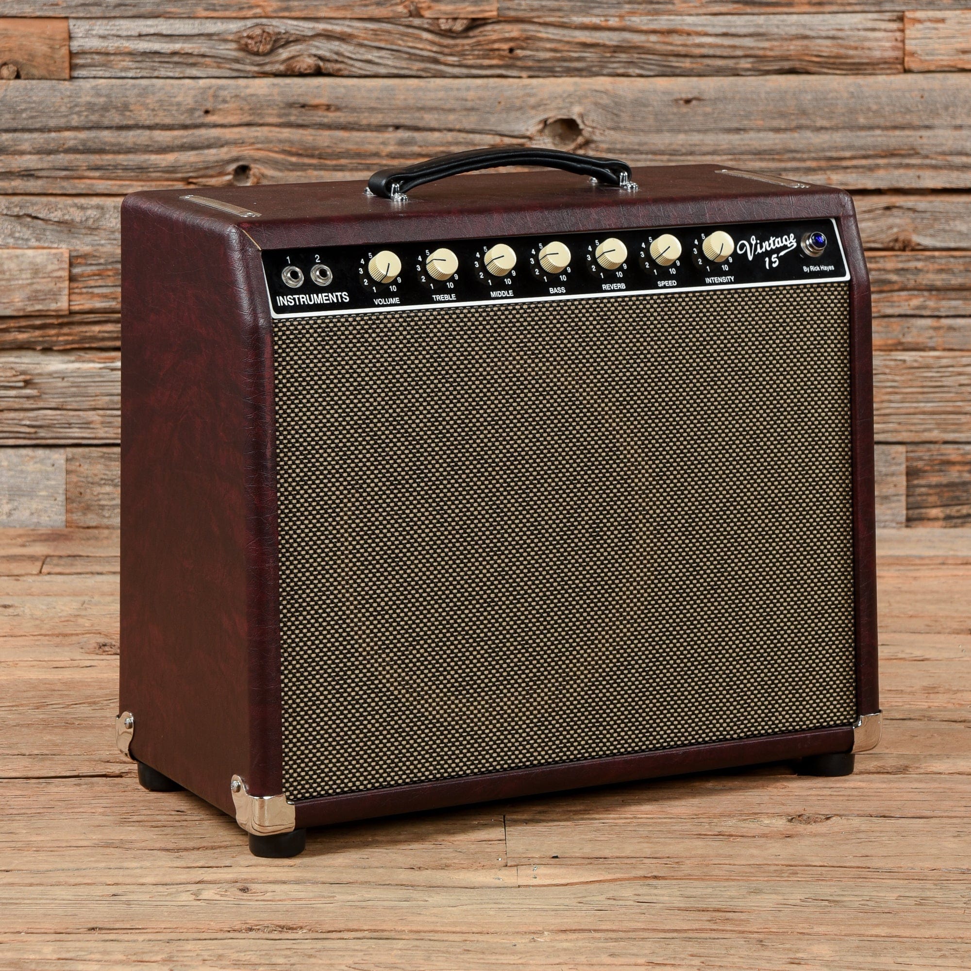 Vintage Sound Vintage 15 Oxblood – Chicago Music Exchange