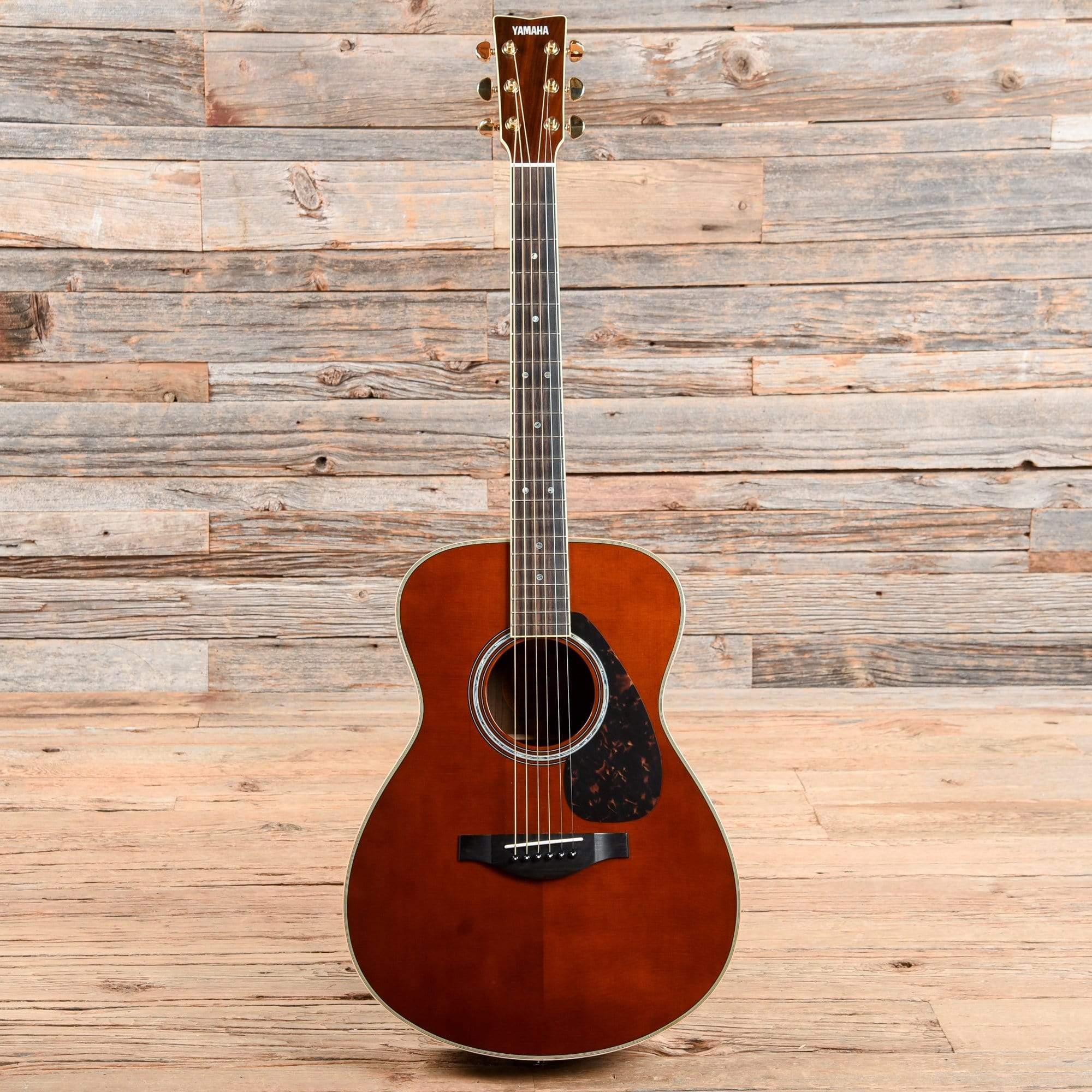 Yamaha LS16 Mahogany – Chicago Music Exchange